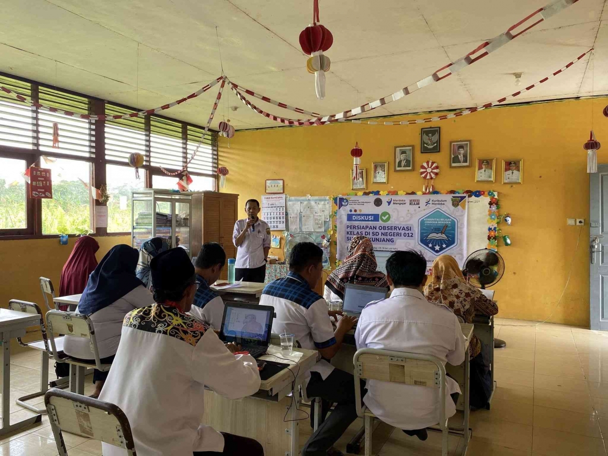 Foto Artikel : Guru Penggerak Tidak Mengenal Lulusan Terbaik, Senior ... Foto Artikel : Guru Penggerak Tidak Mengenal Lulusan Terbaik, Senior ...
