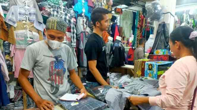 Foto Artikel : Menengok Kebiasaan Belanja Sebelum Hari Raya: Antara ... Foto Artikel : Menengok Kebiasaan Belanja Sebelum Hari Raya: Antara ...