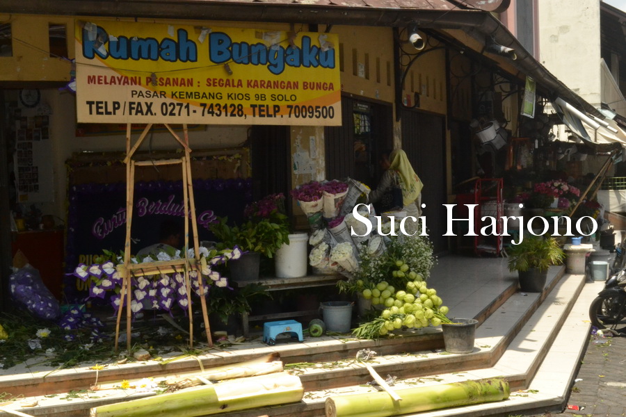 Merasakan Harum Bunga Segar di Pasar Kembang Solo Halaman 1 ... Merasakan Harum Bunga Segar di Pasar Kembang Solo Halaman 1 ...