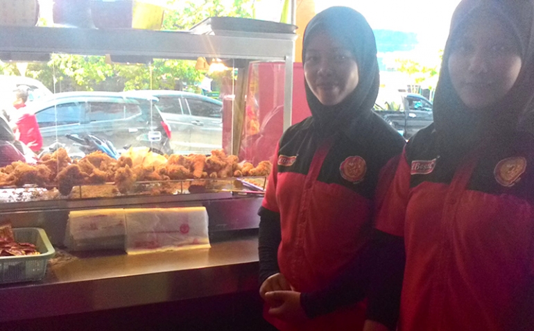 Kisah Hj. Evalinda, Tertatih-tatih Merintis d' Besto Sekarang Tersebar ... Kisah Hj. Evalinda, Tertatih-tatih Merintis d' Besto Sekarang Tersebar ...