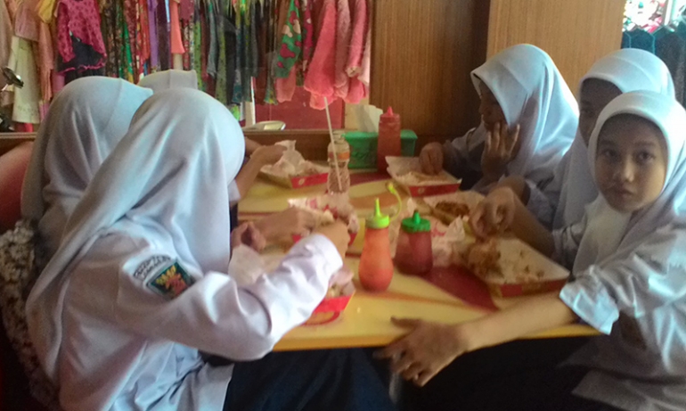 Kisah Hj. Evalinda, Tertatih-tatih Merintis d' Besto Sekarang Tersebar ... Kisah Hj. Evalinda, Tertatih-tatih Merintis d' Besto Sekarang Tersebar ...