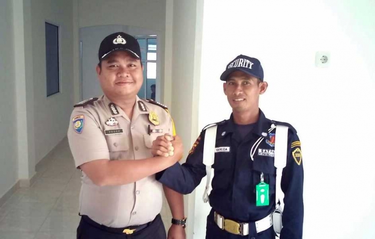 Bhabinkamtibmas Bina Satpam Agar Lebih Profesional - Kompasiana.com Bhabinkamtibmas Bina Satpam Agar Lebih Profesional - Kompasiana.com
