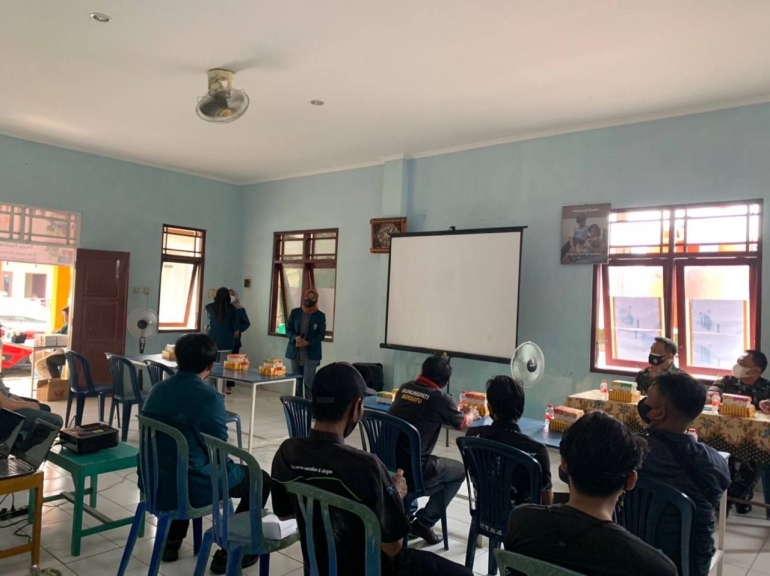 Mahasiswa Tim 1 Kkn Undip 2021 2022 Bersama Koramil Gunungpati