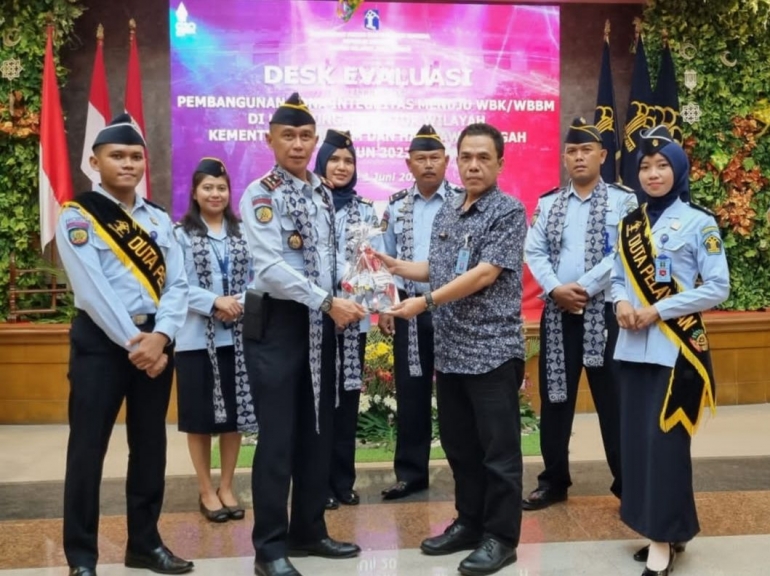Lapas Narkotika Ikuti Desk Evaluasi Pembangunan Zona Integritas Halaman ... Lapas Narkotika Ikuti Desk Evaluasi Pembangunan Zona Integritas Halaman ...