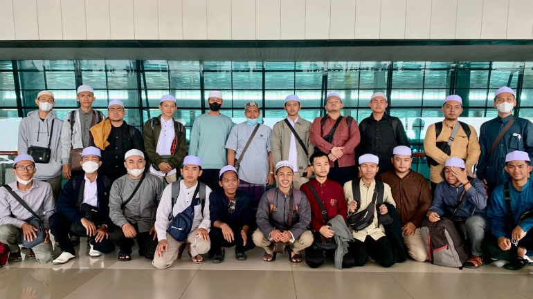 Rawi Universitas Imam Syafi'i Yaman Sukses Berangkatkan Puluhan Kader ... Rawi Universitas Imam Syafi'i Yaman Sukses Berangkatkan Puluhan Kader ...