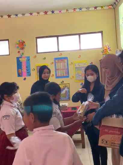 Mahasiswa Kkn Tim 2 Undip Periode 2021 2022 Berinisiatif Mengenalkan