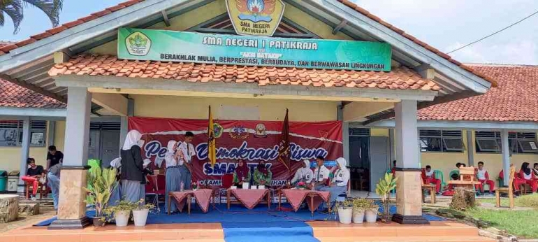 Pesta Demokrasi Siswa SMA Negeri 1 Patikraja Tahun Pelajaran 2022/2023 ... Pesta Demokrasi Siswa SMA Negeri 1 Patikraja Tahun Pelajaran 2022/2023 ...