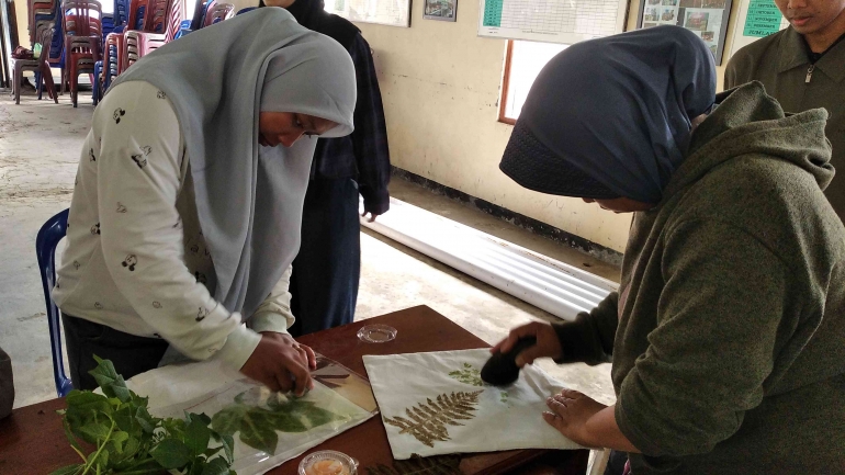 Mahasiswa KKN UNNES GIAT 3 Adakan Pelatihan Ecoprint Guna Mewujudkan ... Mahasiswa KKN UNNES GIAT 3 Adakan Pelatihan Ecoprint Guna Mewujudkan ...