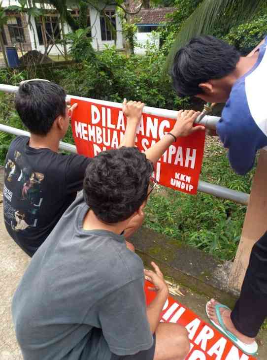 Mahasiswa Tim 1 Kkn Undip 2022 2023 Galakkan Edukasi Bahaya Membuang