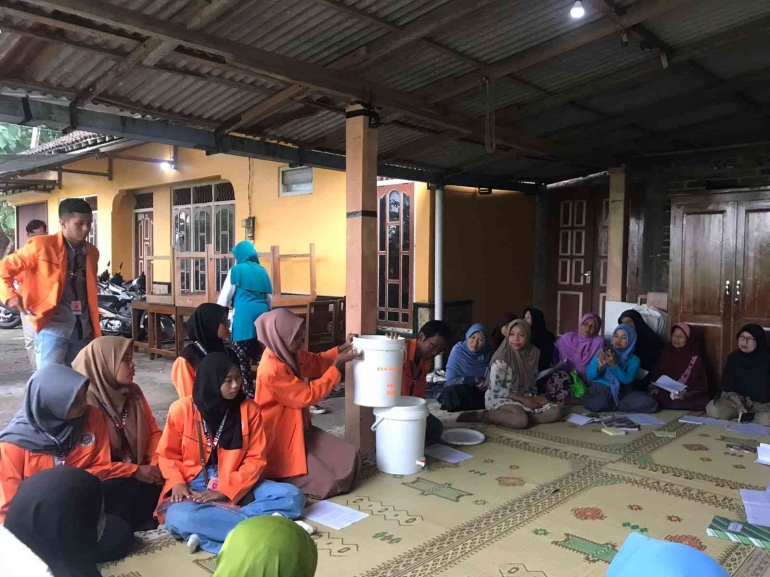Kkn Uad Gelar Sosialisasi Pengolahan Pupuk Organik Cair Dari Limbah