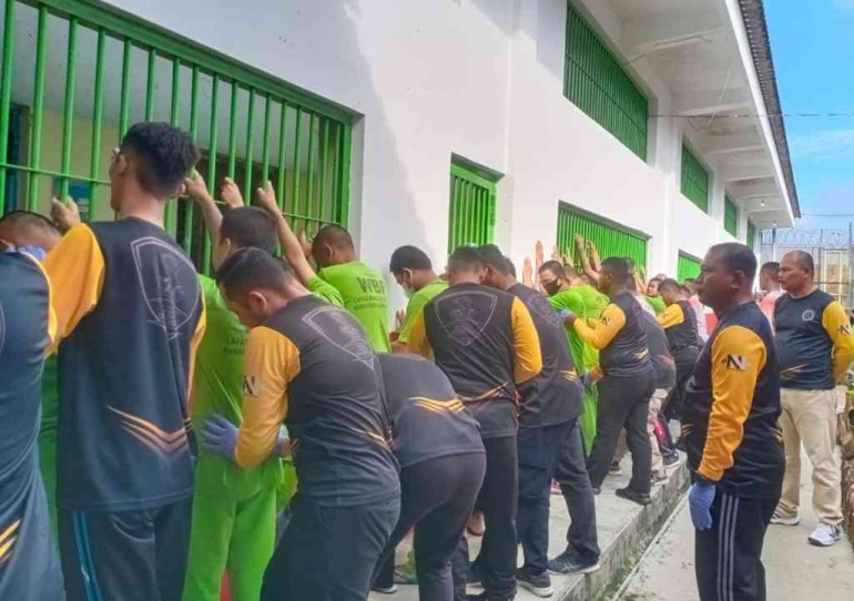 Komitmen Zero Halinar, Lapas Narkotika Nusakambangan Rutin Geledah ... Komitmen Zero Halinar, Lapas Narkotika Nusakambangan Rutin Geledah ...