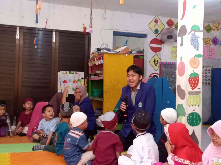 Pengabdian Masyarakat oleh Mahasiswa Universitas Negeri Malang dalam ... Pengabdian Masyarakat oleh Mahasiswa Universitas Negeri Malang dalam ...