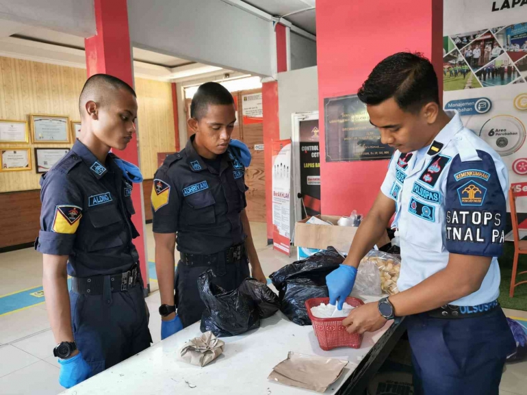 Cegah Masuknya Barang Terlarang, Taruna Poltekip Diajarkan Praktek ... Cegah Masuknya Barang Terlarang, Taruna Poltekip Diajarkan Praktek ...