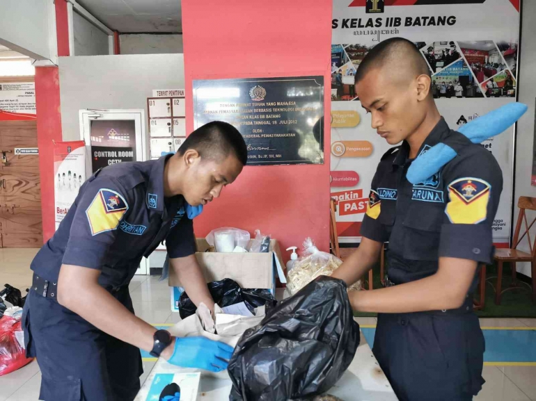 Cegah Masuknya Barang Terlarang, Taruna Poltekip Diajarkan Praktek ... Cegah Masuknya Barang Terlarang, Taruna Poltekip Diajarkan Praktek ...