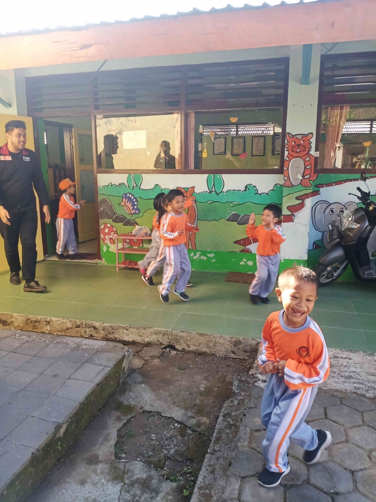 Edukasi dan Simulasi Antisipasi Penculikan Terhadap Anak di TK Dharma ... Edukasi dan Simulasi Antisipasi Penculikan Terhadap Anak di TK Dharma ...