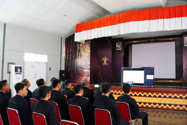 Wujudkan Pelayanan Berbasis Ham Lapas Besi Ikuti Sosialisasi