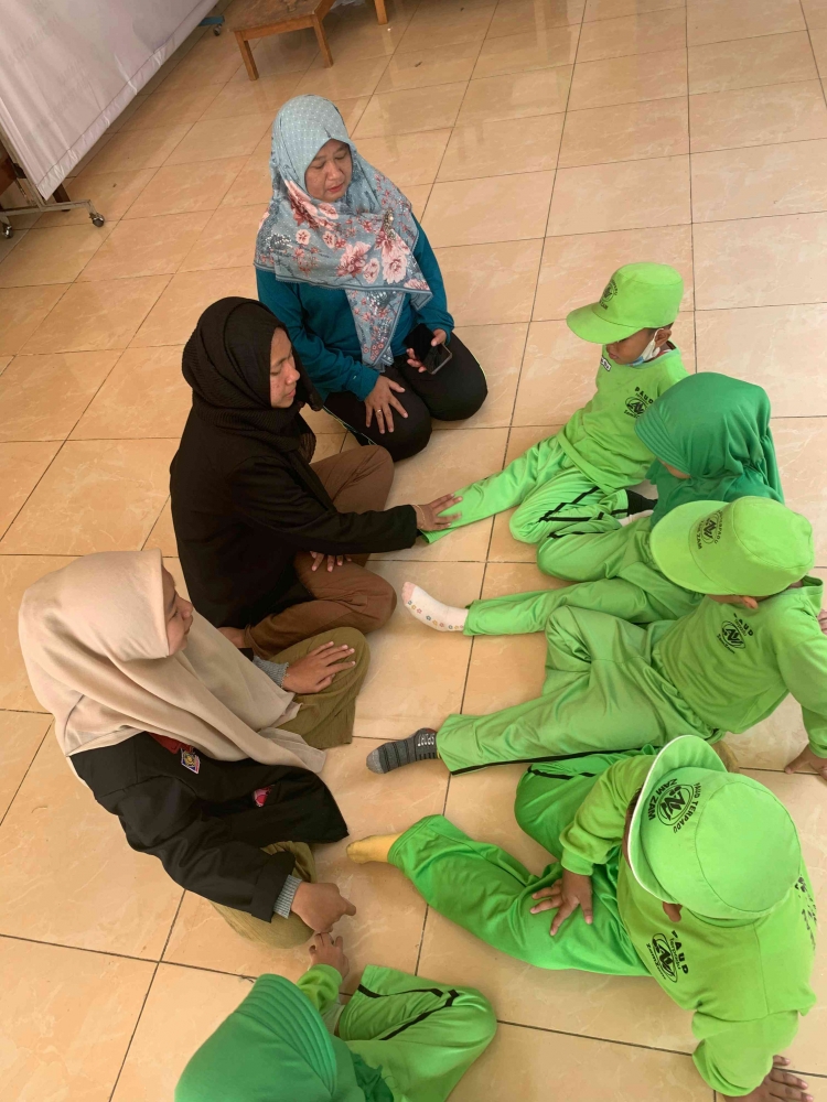 Mahasiswa PMM UMM Membumikan Kembali Permainan Tradisional Kepada Anak ... Mahasiswa PMM UMM Membumikan Kembali Permainan Tradisional Kepada Anak ...