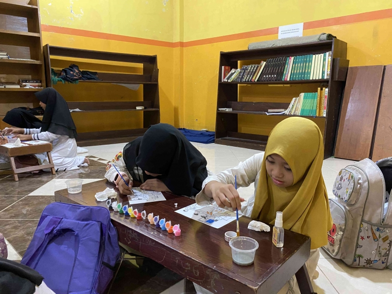 Mahasiswa UMM Mengadakan Penyuluhan dan Menjadikan Lomba Melukis ... Mahasiswa UMM Mengadakan Penyuluhan dan Menjadikan Lomba Melukis ...