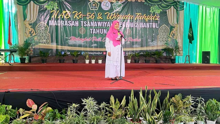 Kepala Mtsn 2 Bantul Beri Sambutan Pada Acara Wisuda Tahfidz