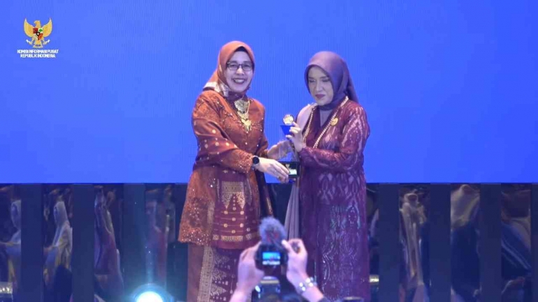 UIN Raden Fatah Raih predikat Kualifikasi Informatif PTN Dalam Malam ... UIN Raden Fatah Raih predikat Kualifikasi Informatif PTN Dalam Malam ...